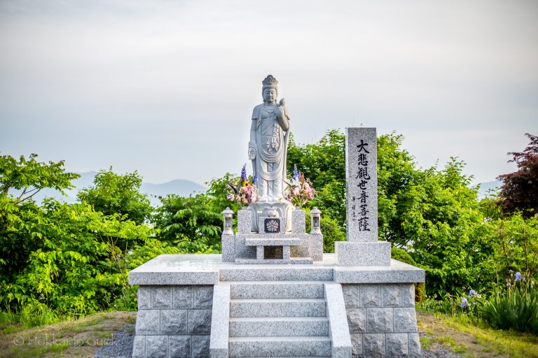 Toya Temple & Monument - Hokkaido Guide